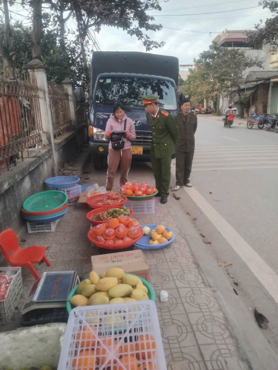 Công an xã Thần Khê tăng cường tuyên truyền, ký cam kết, xử lý vi phạm về trật tự đô thị trên ...